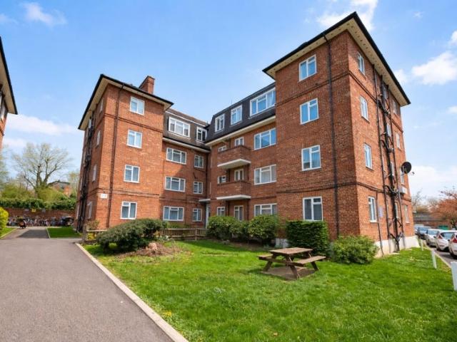 Apartment at North End Road, Greater London