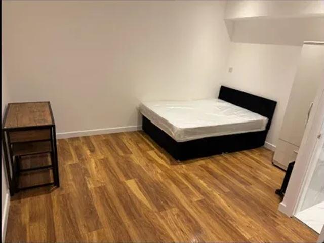 Apartment at North End Road, Greater London