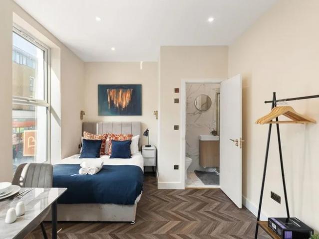 Apartment at North End Road, Greater London