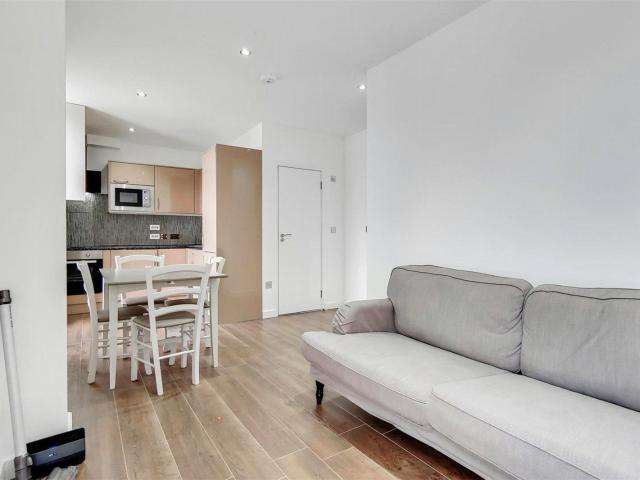 Apartment at North End Road, Greater London