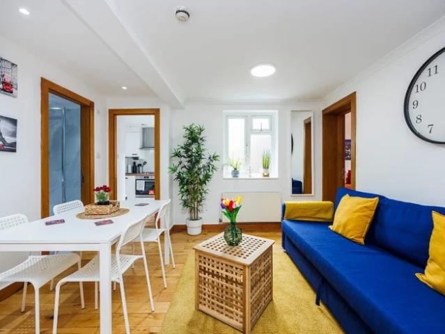 Apartment at North End Road, Greater London