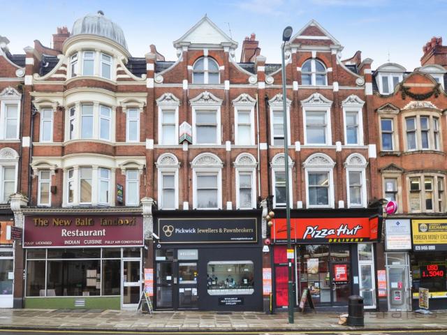 Apartment at North End Road, Greater London