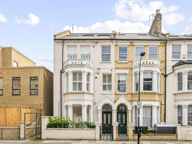 Apartment at North End Road, Greater London