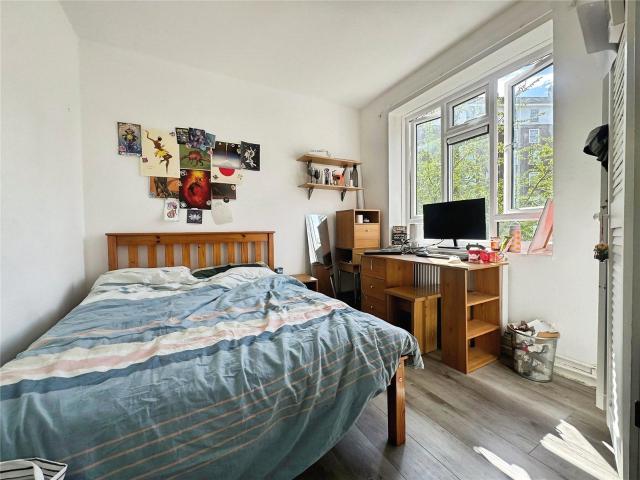 Apartment at North End Road, Greater London