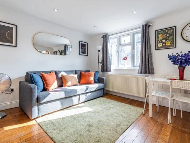 Apartment at North End Road, Greater London