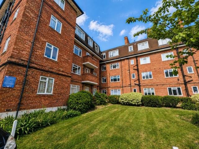 Apartment at North End Road, Greater London
