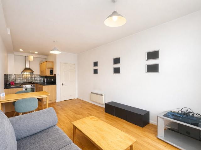 Apartment at North End Road, Greater London