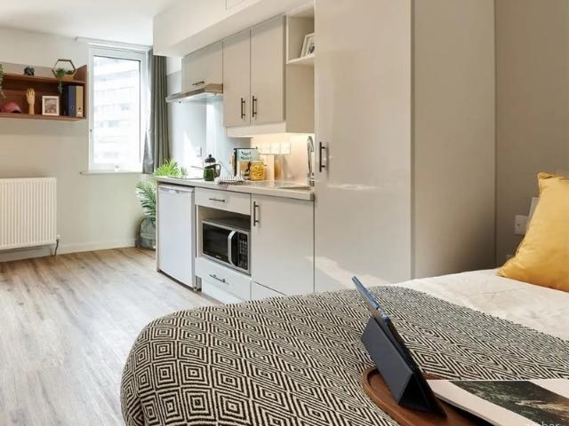 Apartment at North End Road, Greater London