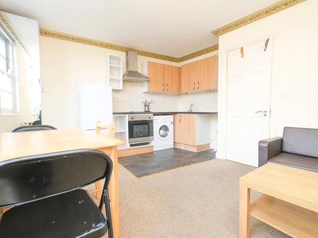 Apartment at North End Road, Greater London