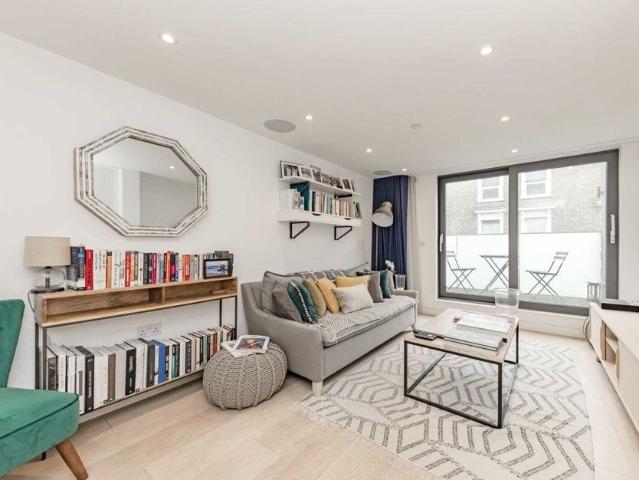 Apartment at North End Road, Greater London