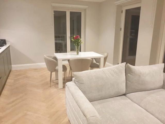 Apartment at North End Road, Greater London