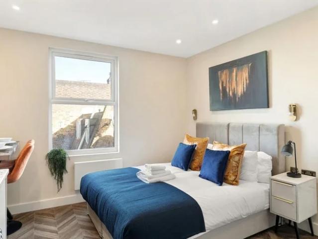 Apartment at North End Road, Greater London