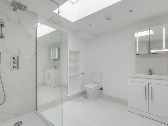 Apartment at North End Road, Greater London
