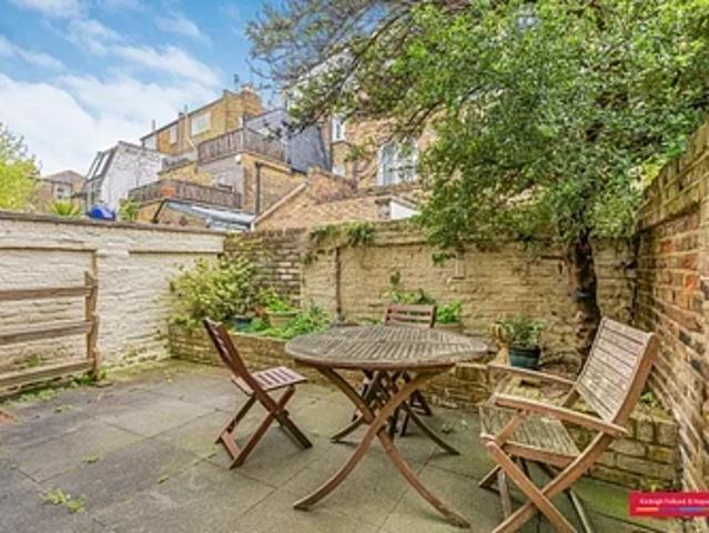 Apartment at North End Road, Greater London
