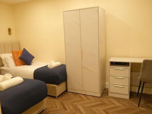 Apartment at North End Road, Greater London