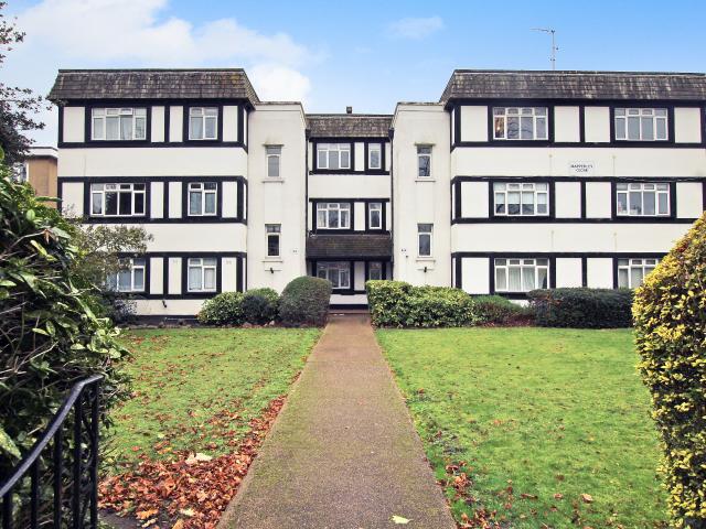 Apartment at North End Road, Greater London