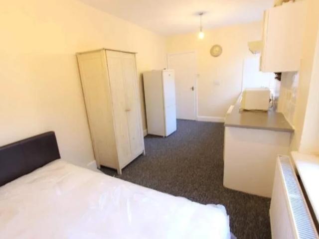 Apartment at North End Road, Greater London