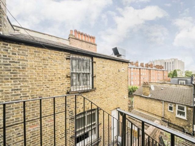 Apartment at North End Road, Greater London