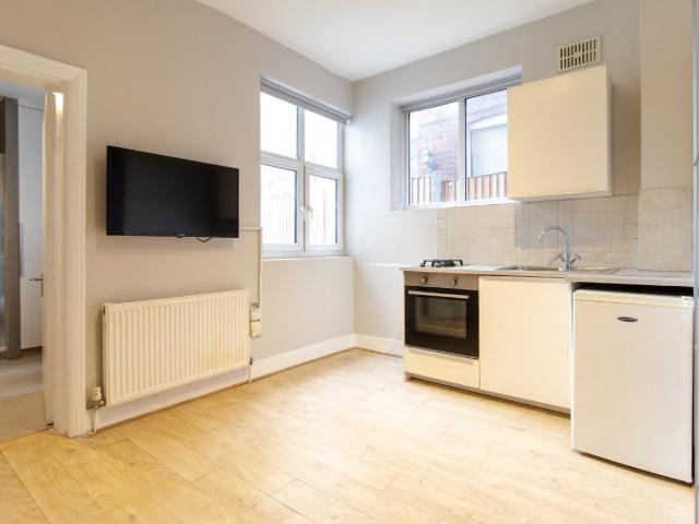 Apartment at North End Road, Greater London
