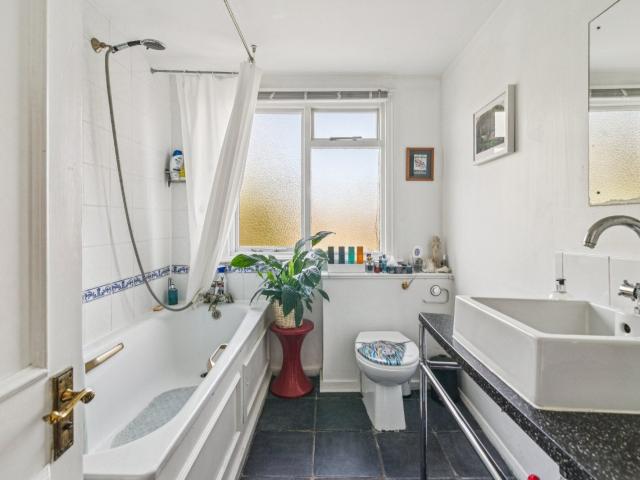 Apartment at North Side Wandsworth Common, Greater London