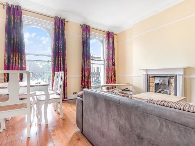 Apartment at North Side Wandsworth Common, Greater London