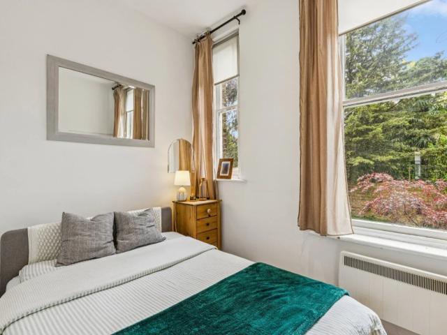 Apartment at North Side Wandsworth Common, Greater London