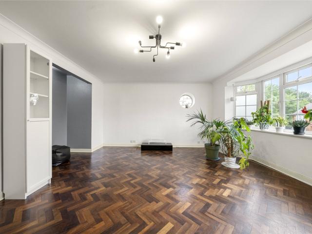 Apartment at North Parade, Greater London