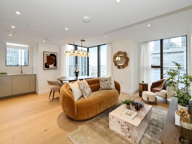 Apartment at South Quay Plaza, Greater London