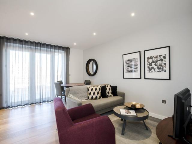 Apartment at Northcote Road, Greater London
