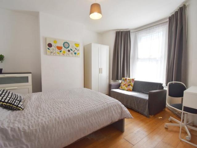Room at Northcote Road, Greater London