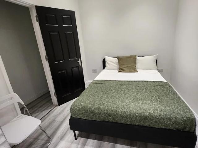 Room at Northcote Road, Strood