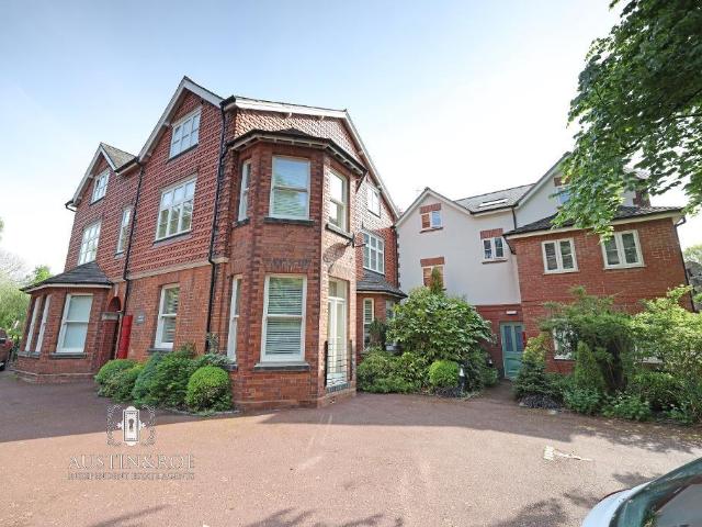 Apartment at Northesk Street, Stone