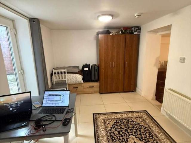 Apartment at Northern Perimeter Road, Greater London
