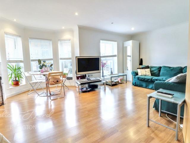 Apartment at Northpoint Square, Greater London