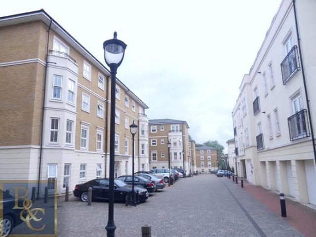 Apartment at Northpoint Square, London