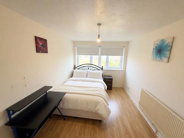 Apartment at Navestock Crescent, Greater London