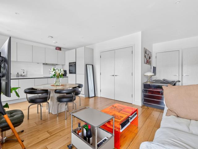 Apartment at Navigators Walk, Greater London
