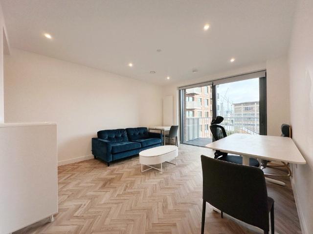 Apartment at Navigation Road, Greater London