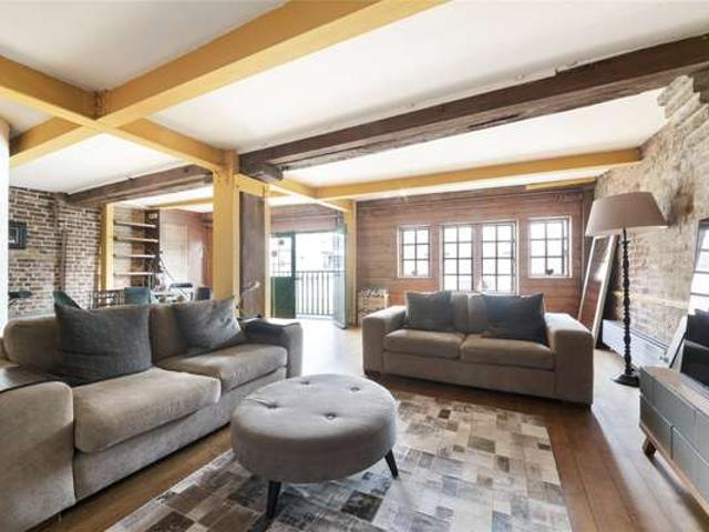Apartment at Narrow Street, Greater London