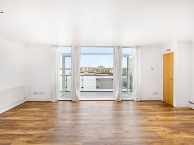 Apartment at Narrow Street, Greater London
