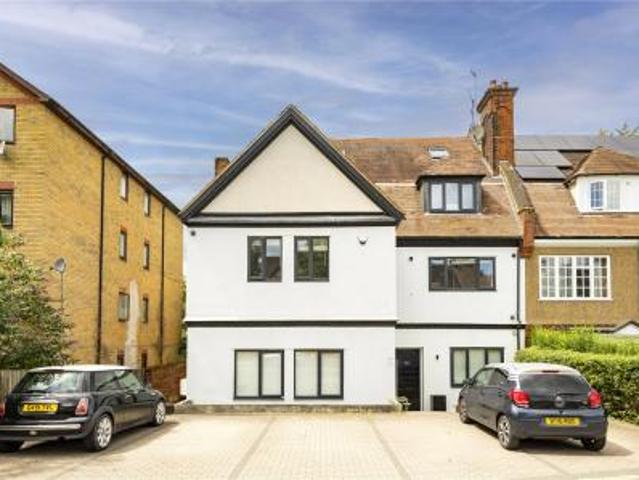 Apartment at Nether Street, Greater London