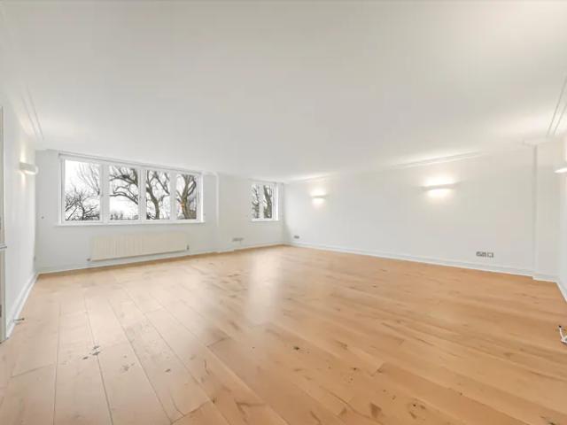 Apartment at Netherhall Gardens, Greater London