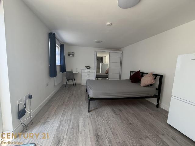 Room at Netley Road, Greater London