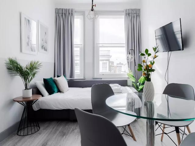 Apartment at Nevern Road, Greater London