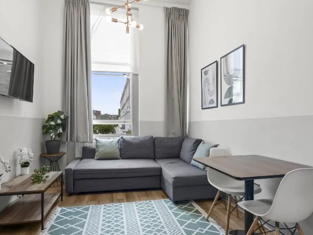 Apartment at Nevern Road, Greater London