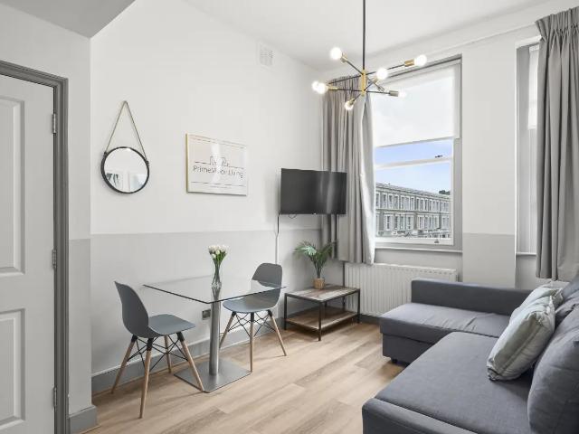 Apartment at Nevern Road, Greater London