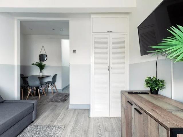 Apartment at Nevern Road, Greater London