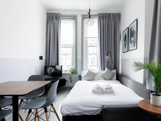 Apartment at Nevern Road, Greater London