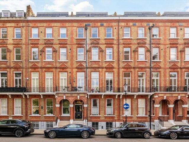 Apartment at Nevern Square, Greater London