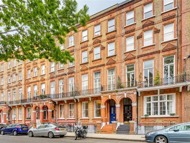 Apartment at Nevern Square, London